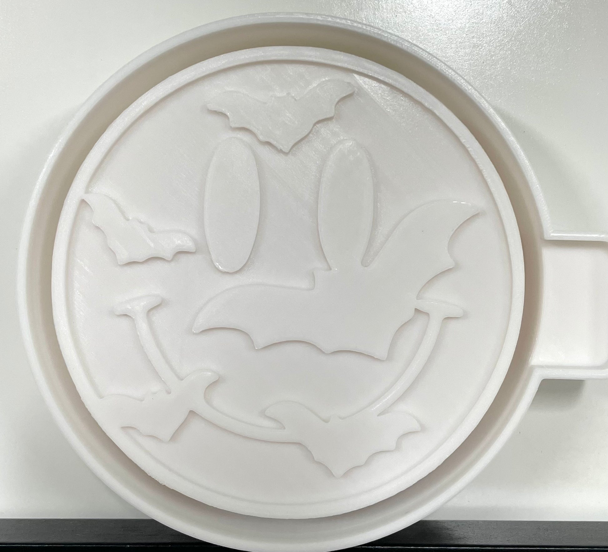 Smiley Face With Bats Mold – Molds Gone Wild